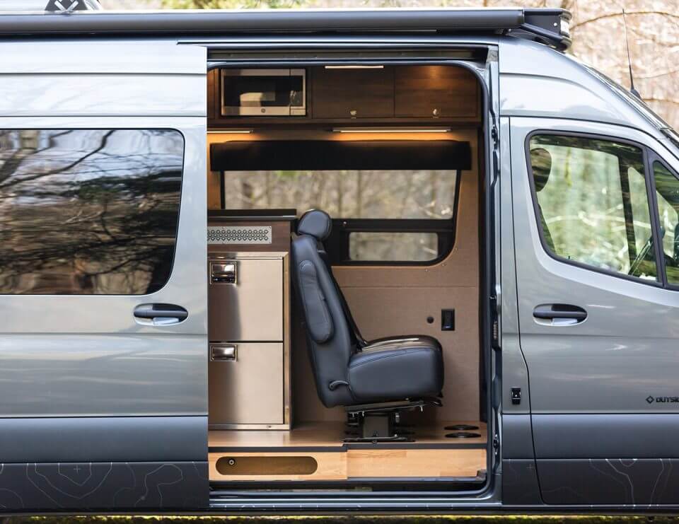 White Oak | Outside Van