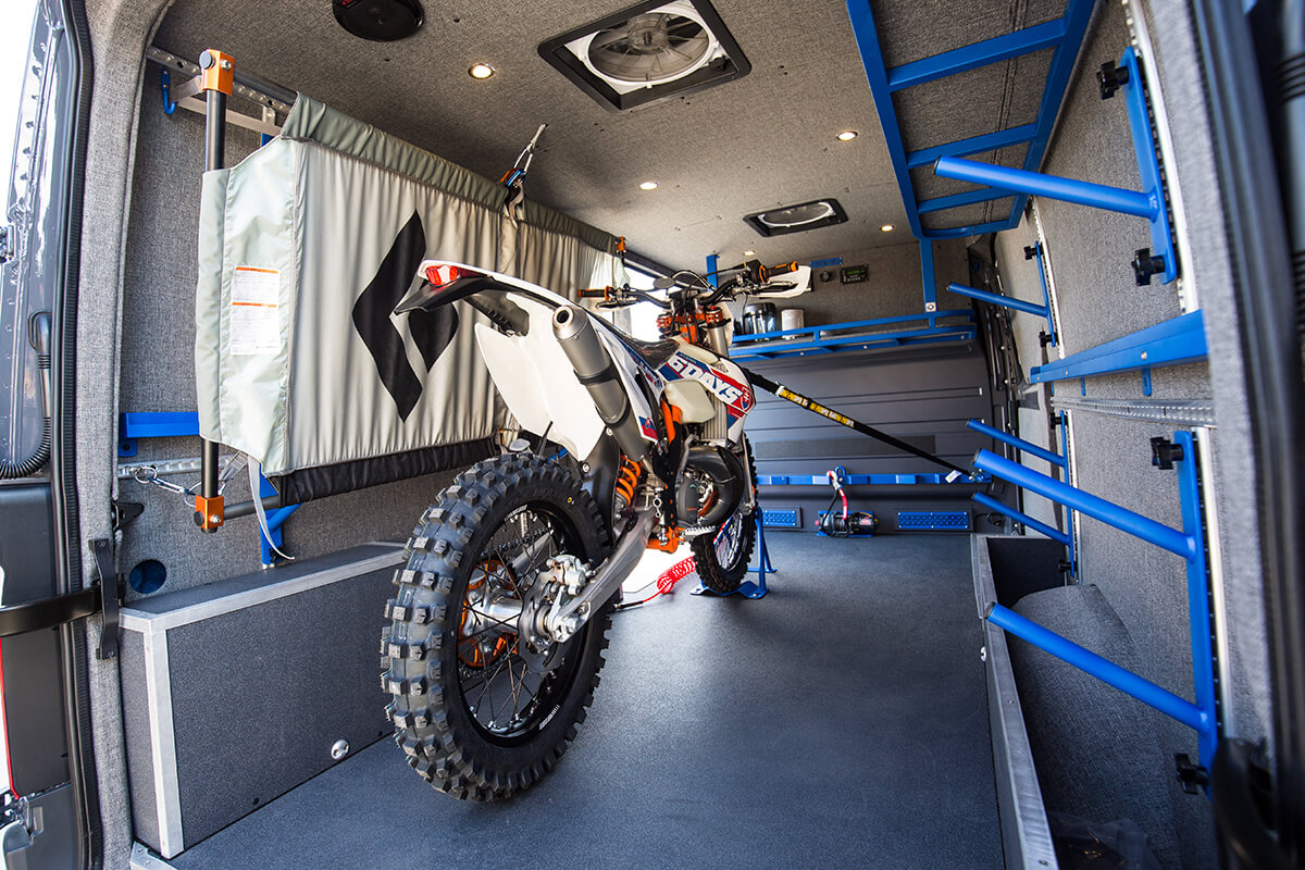 Shadow Cruiser | Outside Van